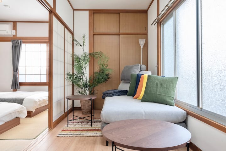 大阪!/日本の普通の暮らしを体験/8名/家族・グループ向け/静か/梅田・なんばへ直通/関空からも便利 - Japan