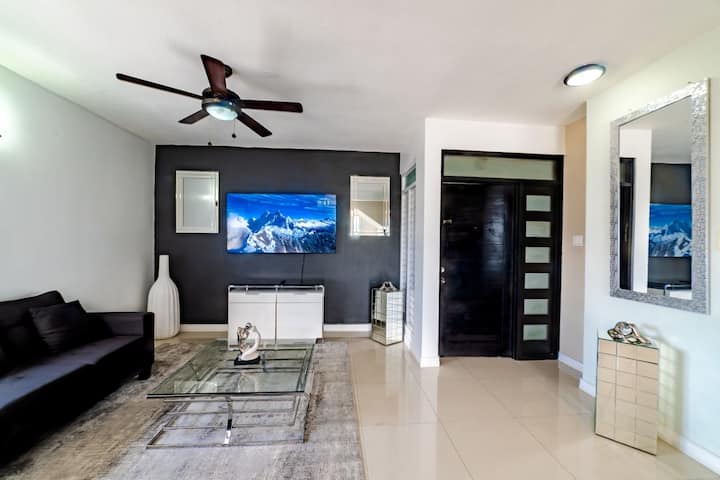 The Sky Penthouse - Kingston