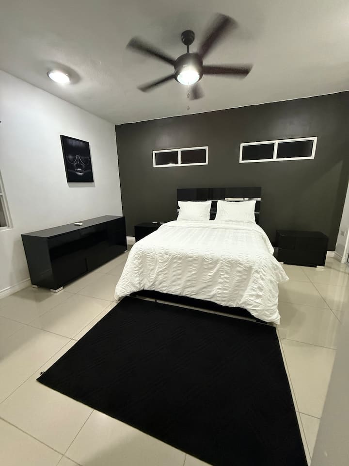 The Sky Penthouse - Kingston