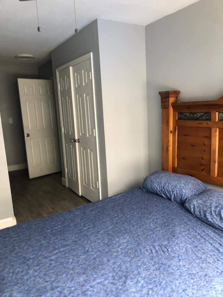 Relaxable Townhome - Tallahassee, FL