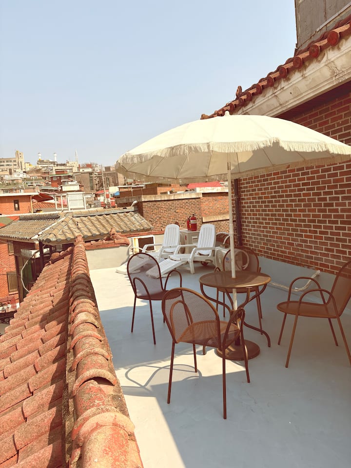 Sunny Itaewon Room: Premium Bed & Private Terrace - Séoul