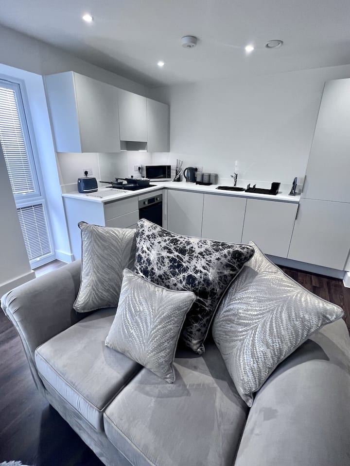 2 Bed, Modern Apartment Close To Bicester Village - Bicester