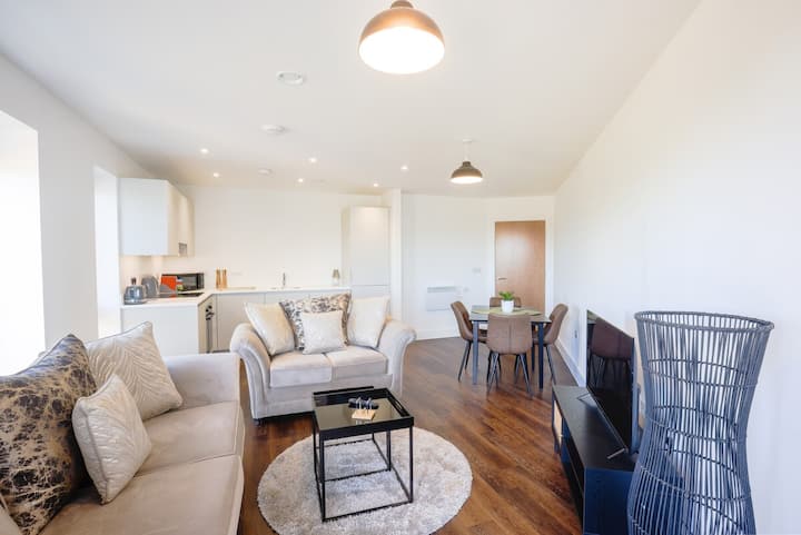 2 Bed, Modern Apartment Close To Bicester Village - Bicester