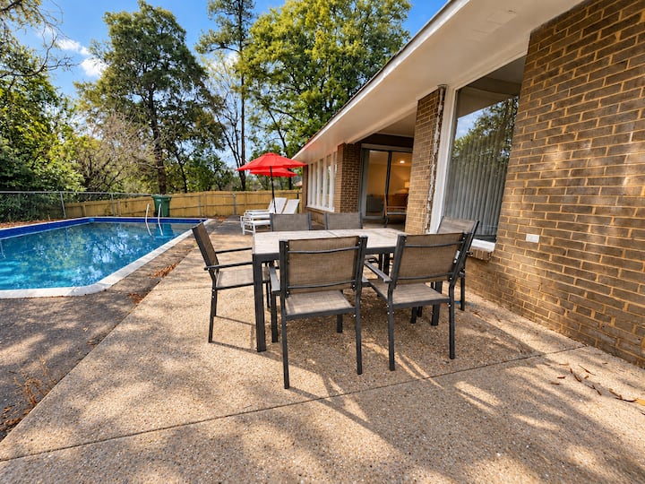 Huge Retreat! Pool - Arcade - Pets Welcome - Columbus