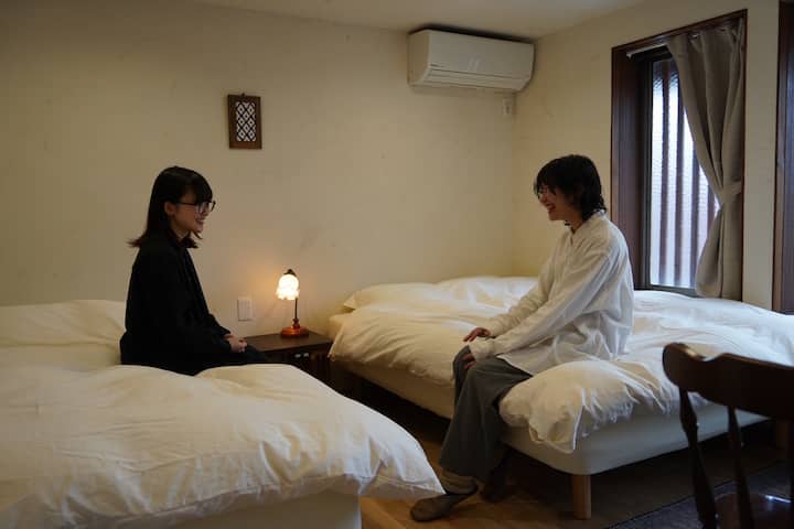 【駅から徒歩７分】ダブルベッド2台｜ジブリパーク車15分｜駐車場無料 - Toyota