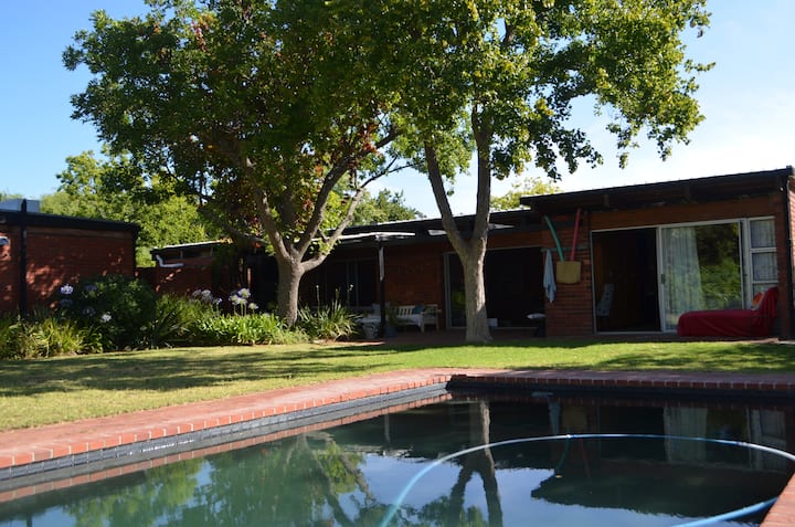 70's Era Unique Home With Pool - Stellenbosch