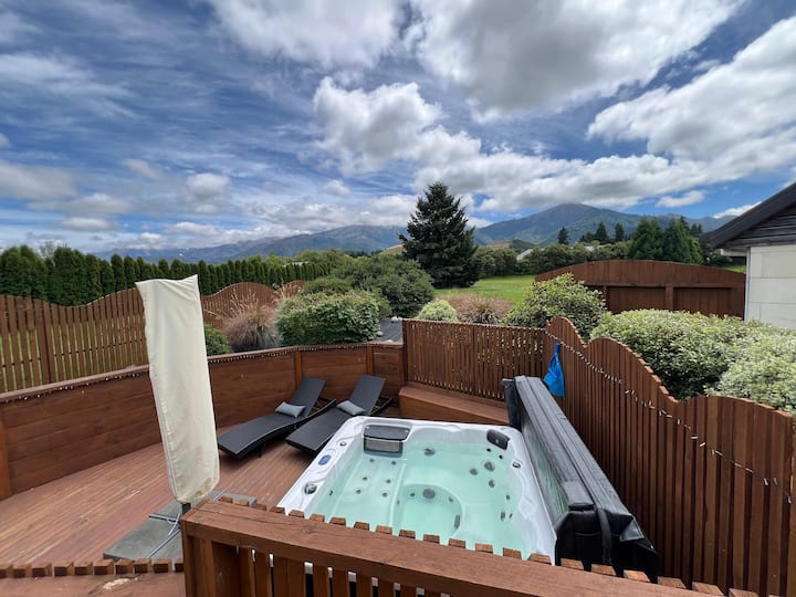 Private Spacious Alpine Villa & Exclusive Hot Tub - Hanmer Springs