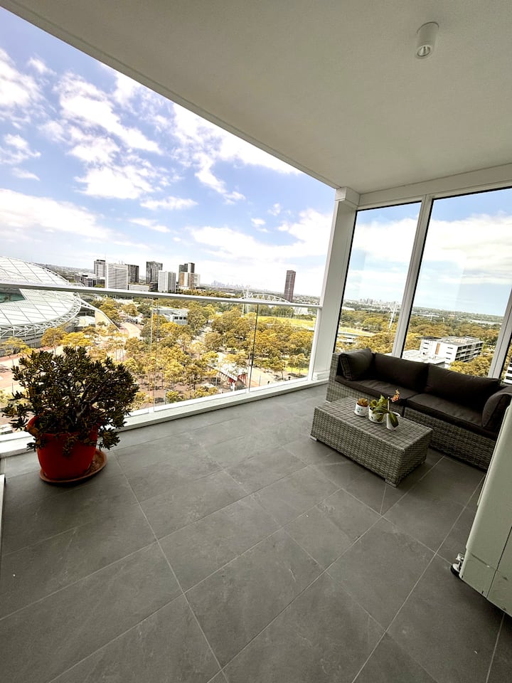 Brand New! - Stunning Views 2br Pool & Gym - Strathfield