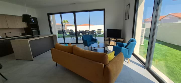 Villa Neuve Hemera, 8 Couchages, Piscine & Plage - Vias