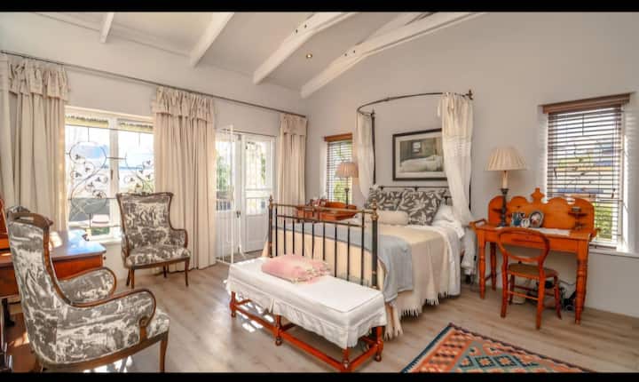 Villa Giverny: Romantic French-flair Near River - Stilbaai