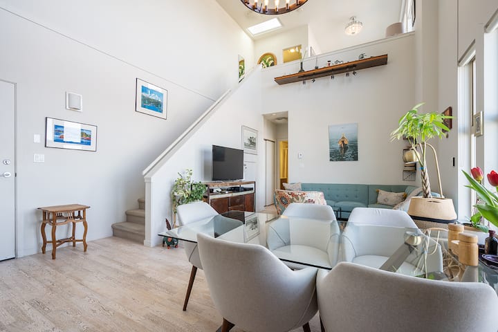 Luxurious, Light-filled Loft In Historic Old Town - Victoria