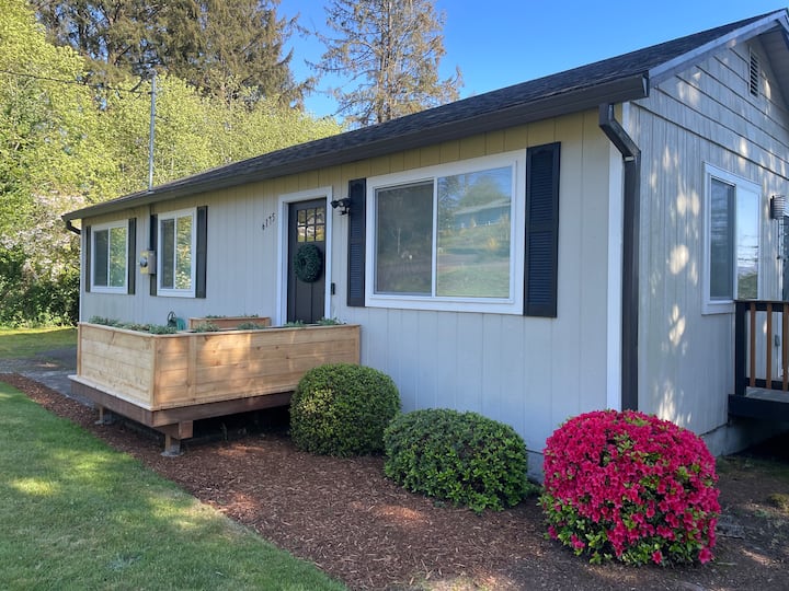 Pet-friendly Filtered Bay View - Tillamook, OR