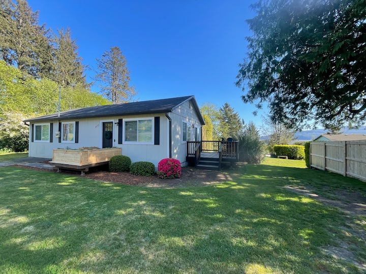 Filtered Tillamook Bay View Bungalow, Pet-friendly - Tillamook, OR