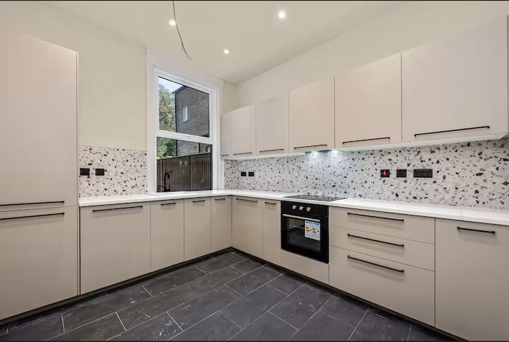 Delightful Studio Suite With Modern Kitchenette - London, UK