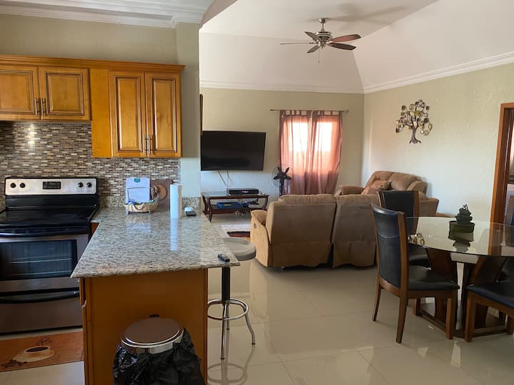 Cozy And Convenient With A View - Kingston, Jamaica