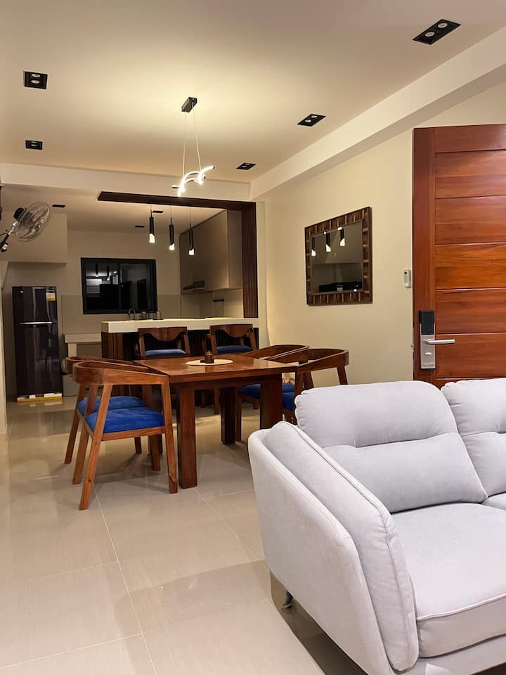 2nd Floor Guesthouse With Kitchen Near The Beach. - Subic