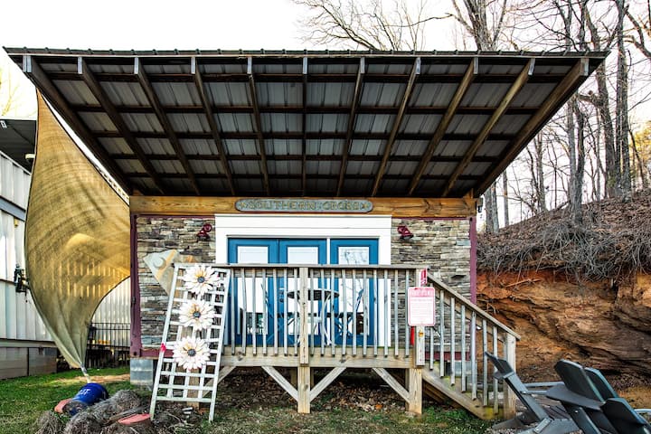 Southern Cross: A Crossroads For Rest & Adventure - Walhalla, SC