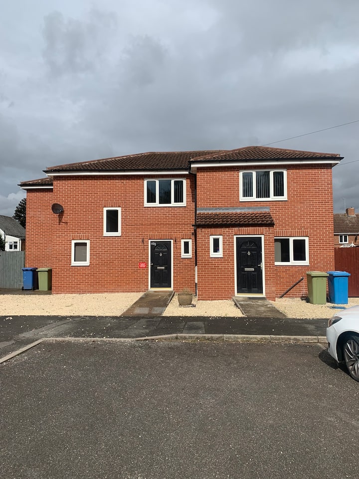 6 Bedroom House With Parking - Retford