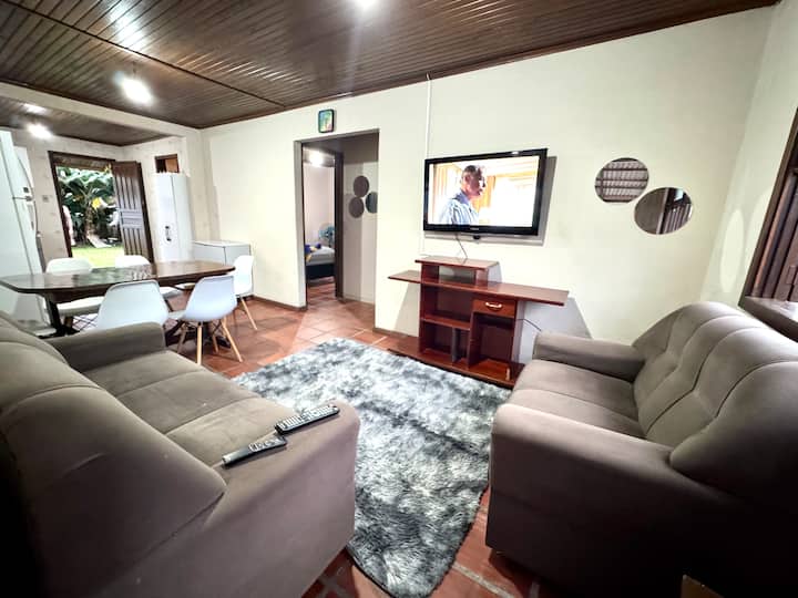 Casa Na Praia De Caioba Com Quintal Enorme - Matinhos