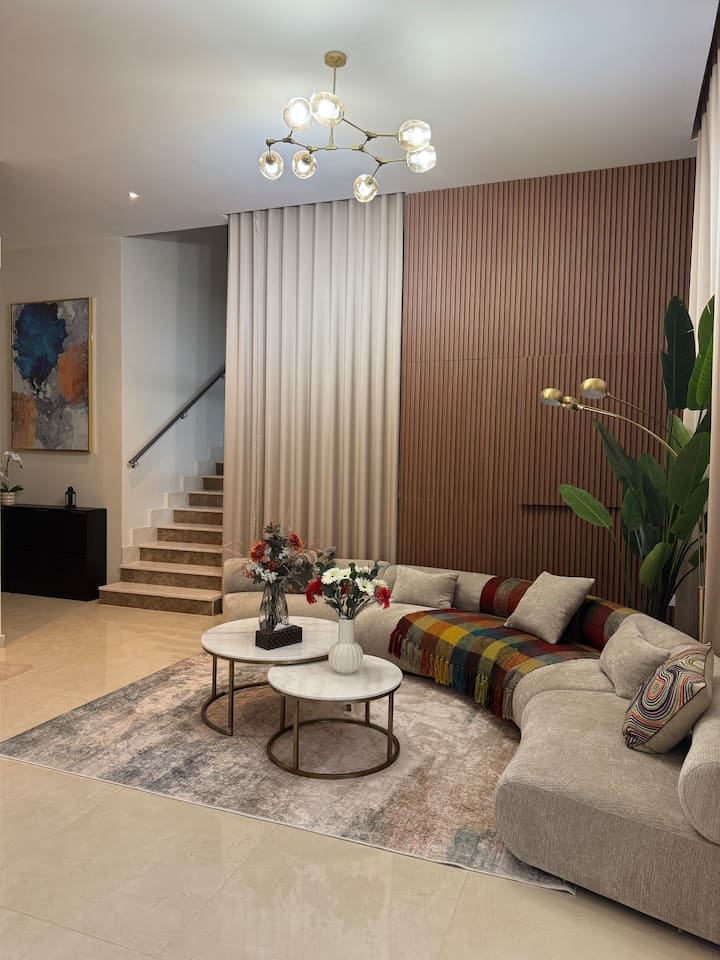 Luxurious 6br Villa In Abudhabi - Group Getaway -