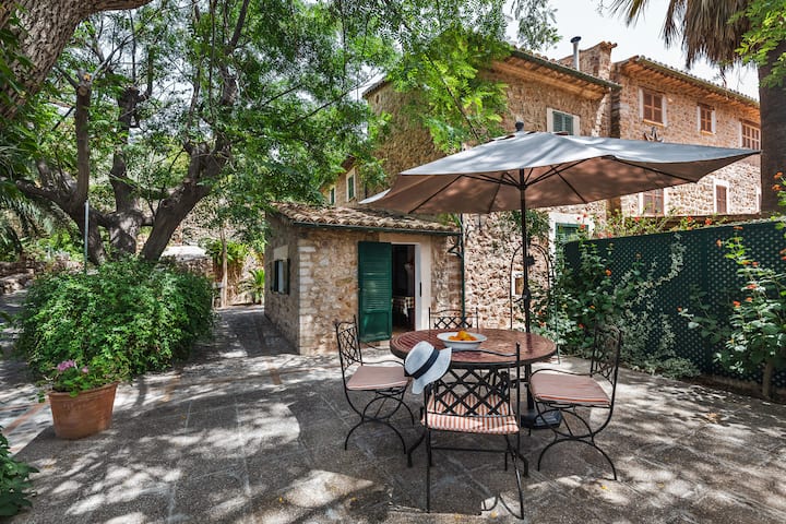 Traditional. 3-bedroom Stone House. - Sóller