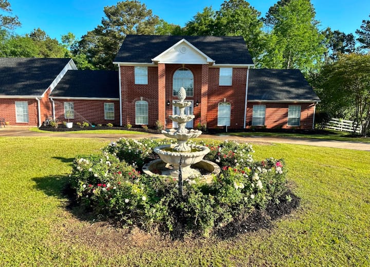 The Boatner Manor - Candy Cane Lane, Calhoun