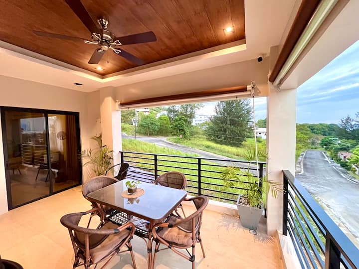 Penthouse:near Baloy&bareto Beach|kitchen|jacuzi| - Subic