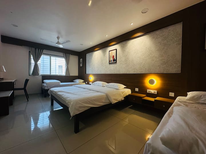 Radha Niwas Lux Room 02 - Kolhapur