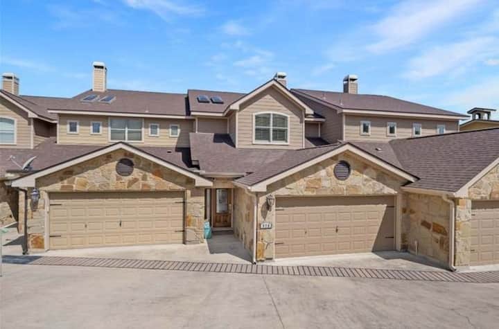 3bd/2.5bath Canyon Lake Condo - Canyon Lake, TX