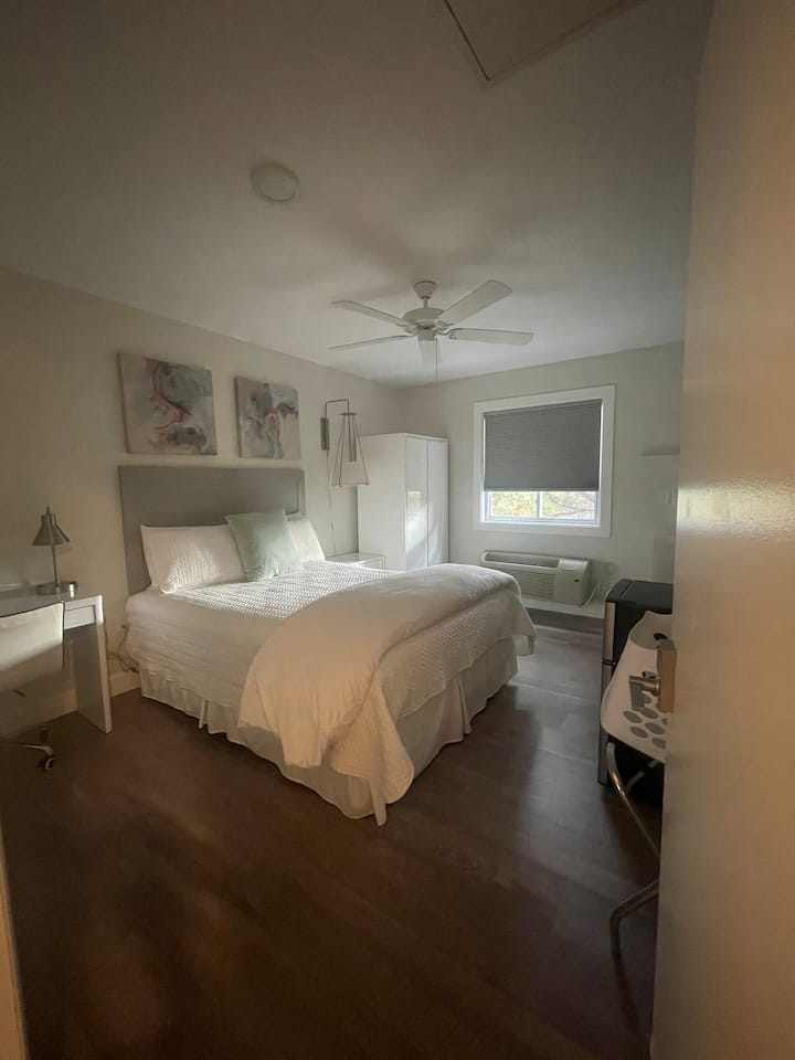 The Ridge 08 Jmu Football -Queen Bed - Harrisonburg, VA