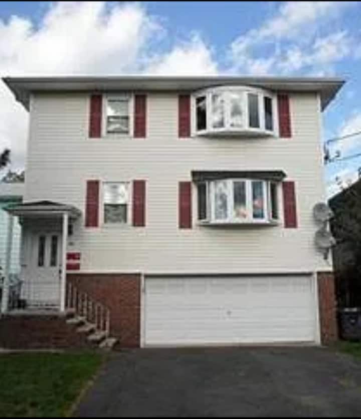 Your Home Away From Home. - 紐瓦克