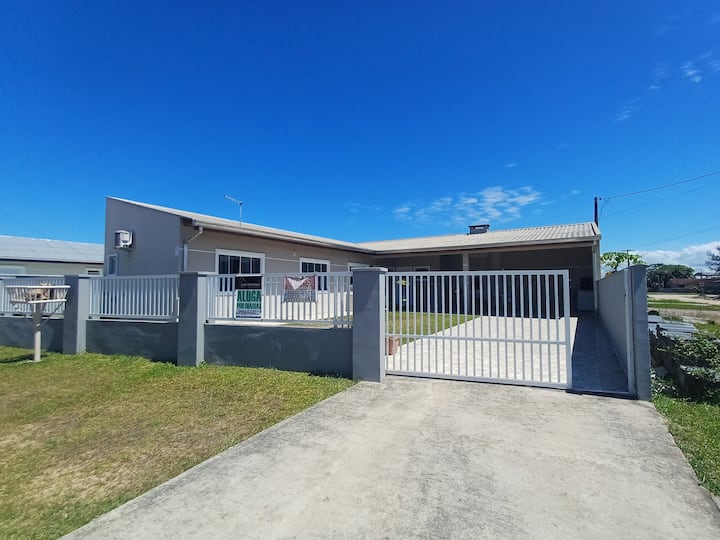 Casa Esquina Próximo Ao Mar . Balneário Coroados - Guaratuba
