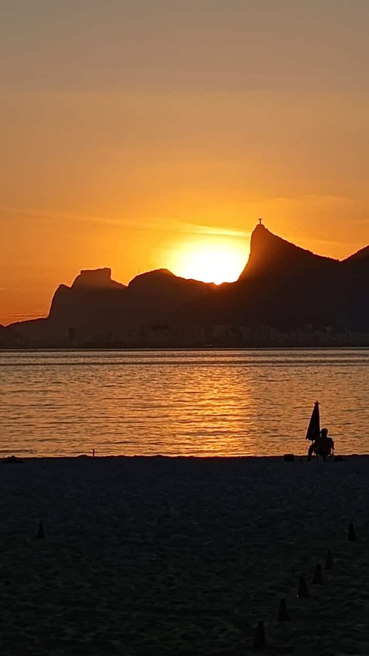 2q Na 1ª Quadra Da Praia De Icaraí | Até 3 - Niterói