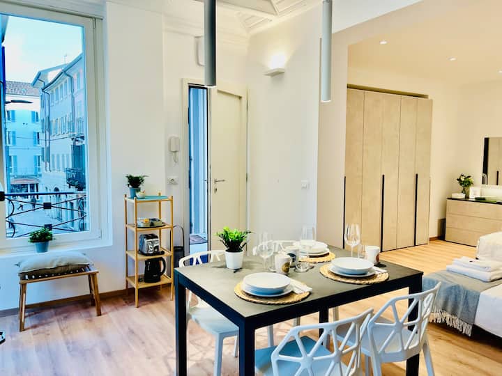 [Crema]sul Set Di Cmbyn, Vista Scena Del Caffè - Crema