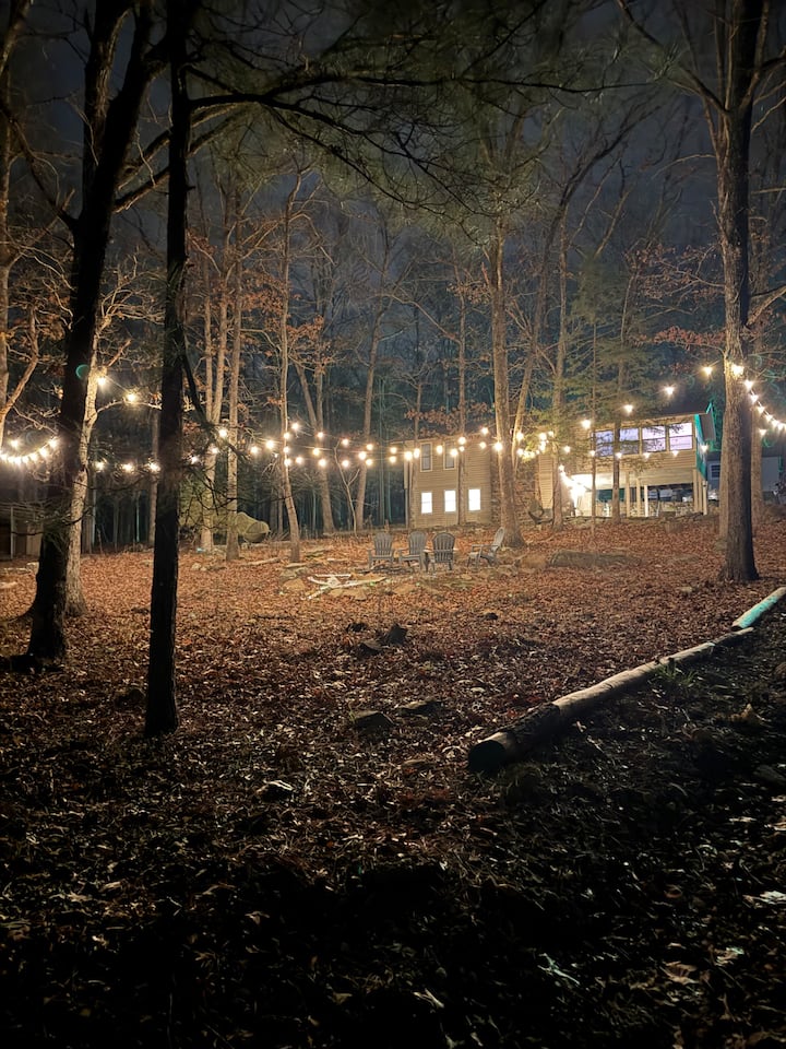 Great New 3bdr 2.5bath Hot Tub
3 Acres - Fayetteville, AR