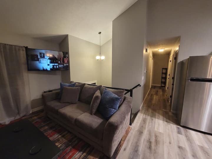 Charming Home In West Omaha - Omaha, NE