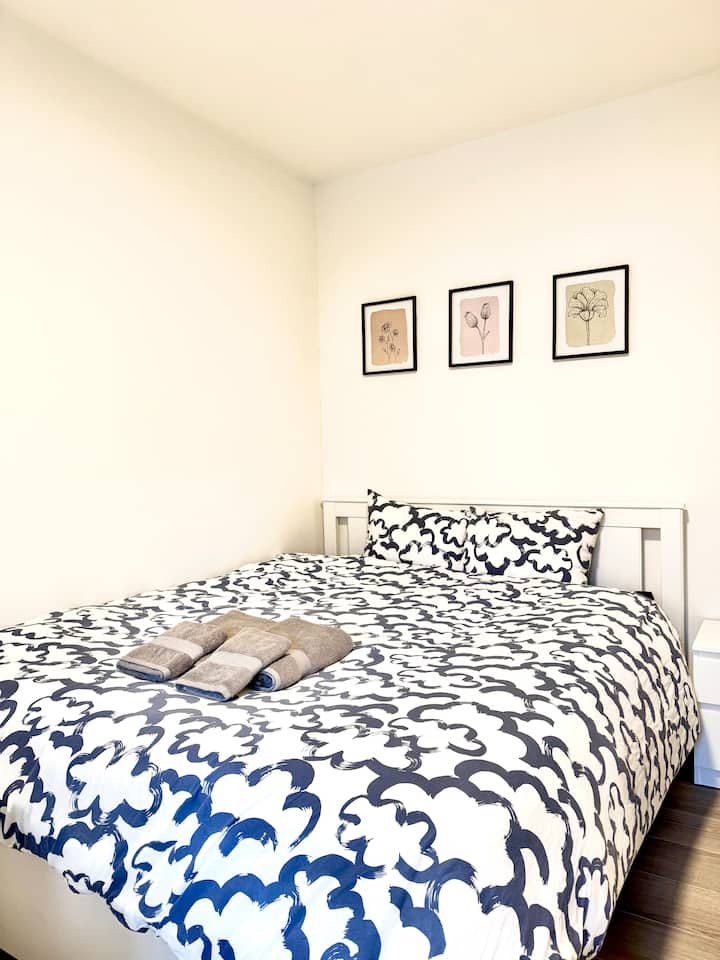 Cozy Room With Private Balcony In Prime Location - Helsinki