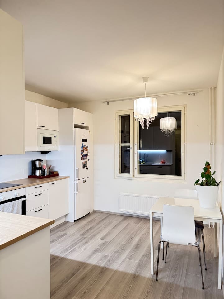 Cozy Room With Private Balcony In Prime Location - Helsinki