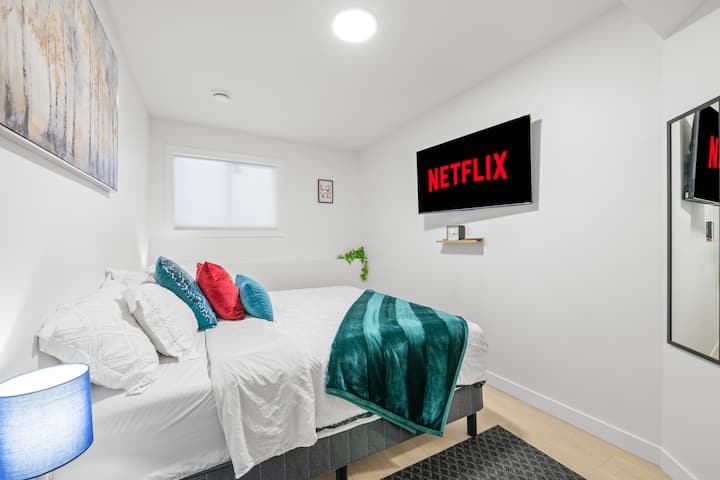 Basement Suite/king Bed/sofa Bed/ensuite Bath - Edmonton, Canada