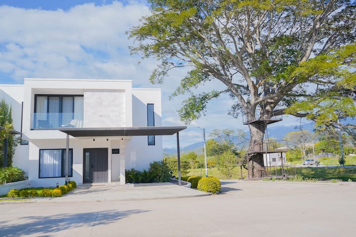 Descansa 10 Min. Aeropuerto / Explora Comayagua - Honduras