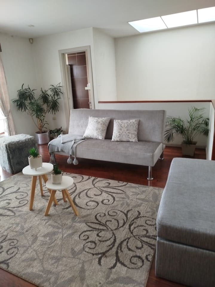 Amplio Y Cómodo Departamento Excelente Ubicación! - Cuenca