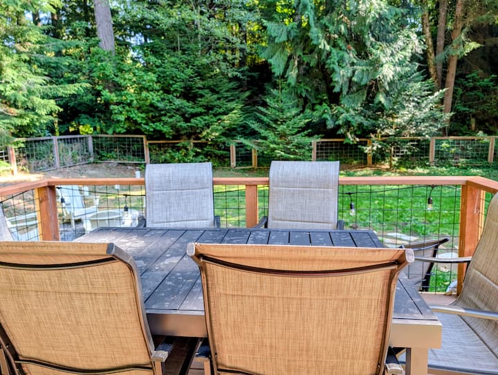 Last Minute Deal - 3bd/2ba - Sleeps 8! Hot Tub+bbq - Ashford, WA