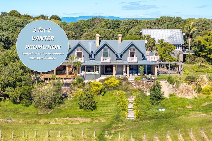 Huge Estate With Stunning Vistas And Multiple Entertaining Areas. - Waiheke Island