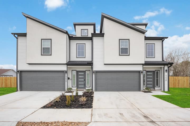 Large 6br Duplex 14 Beds 4-car Garagetesla L2 - Houston, TX