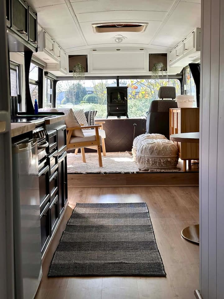 ‘The Snug’ - Reimagined 80s School Bus On The Gsrt - Foster