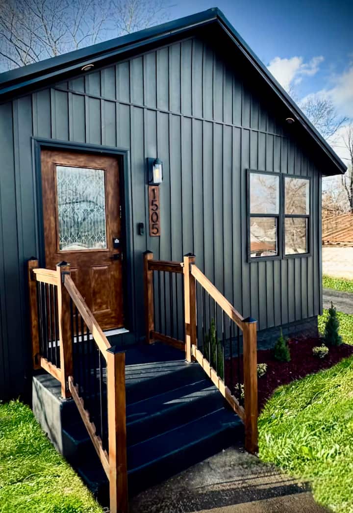 Midnight Manor, New Back Deck/rocked Fire Pit/ramp - Rolla, MO