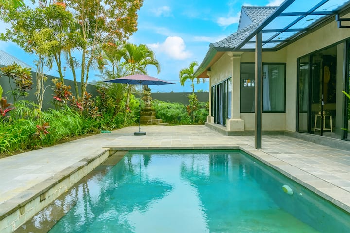 Minimalist 3br In Jungle Ubud With Big Pool&office - Ubud