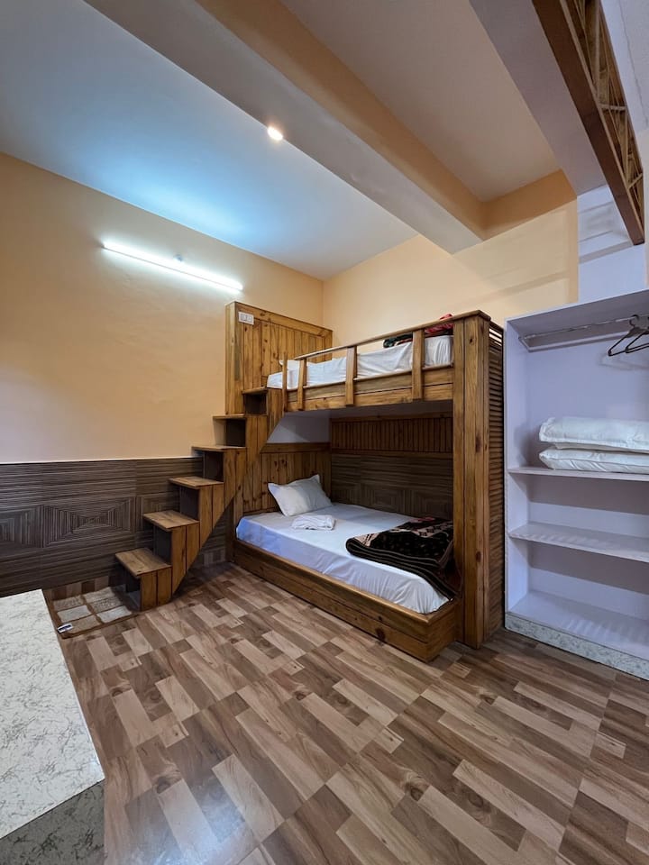 Cozy Suite With Mountain View | Mcleodganj Retreat - ダラムシャーラー