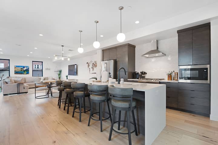 Spacious New Modern Downtown Stay - Prime Location - Salt Lake City, UT