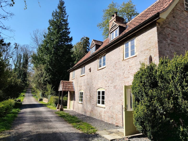 Welcome To Keeper's Cottage - A Cosy Hideaway - Wiltshire